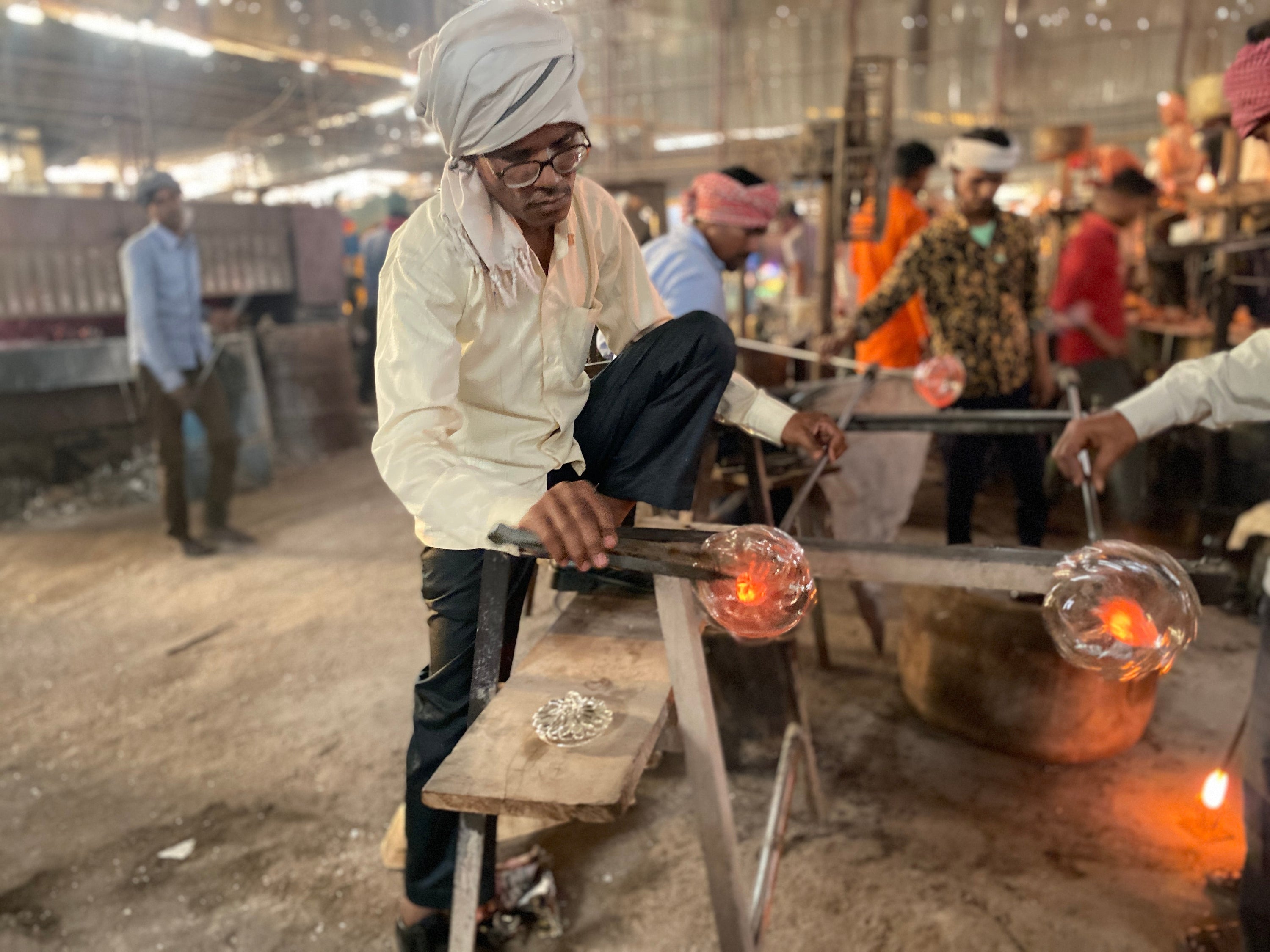 Traditional glassmaking in India – Weldaad Authentic Interior - Aalsmeer